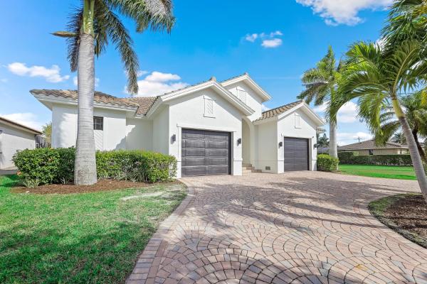 Central Inland Home With Pool, Spa And Table Tennis - Marco Island, FL