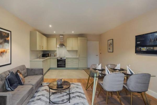 Castle Views - 2 Bed 2 Bath - Free Parking - Maidenhead