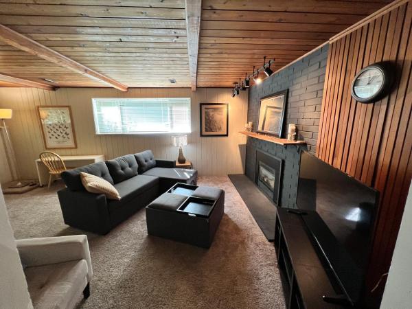 Spacious Retreat W/ Hot Tub. Perfect For Families - Bainbridge Island, WA