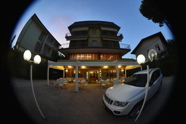 Hotel La Playa - Cervia