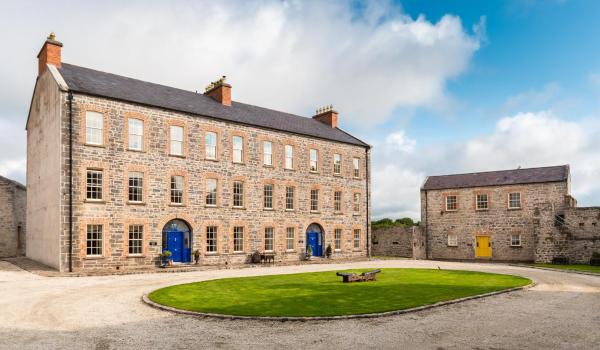 Beautifully Restored Soldier's Barracks To Sleep 10 People - Shannon