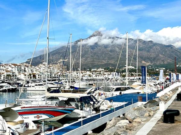 Puerto Banus -4 Till 8 Persons - Parking - Beach At 100m - Costa del Sol
