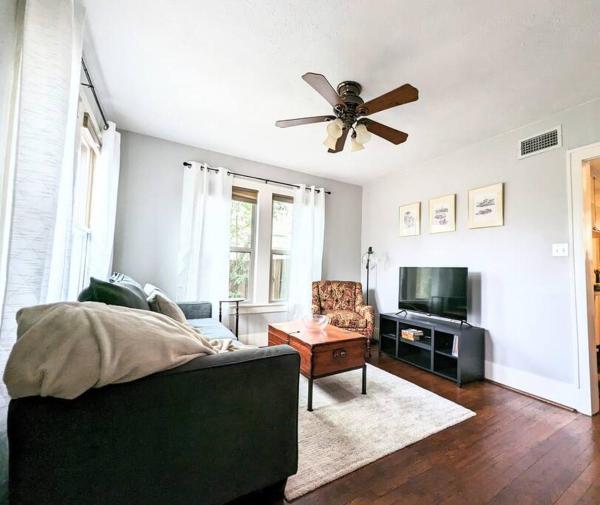 Charming Home On Callahan - Caldwell Zoo, Tyler
