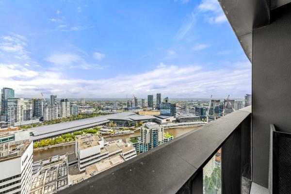 Convenient One Bedroom Apartment In Docklands - Melbourne