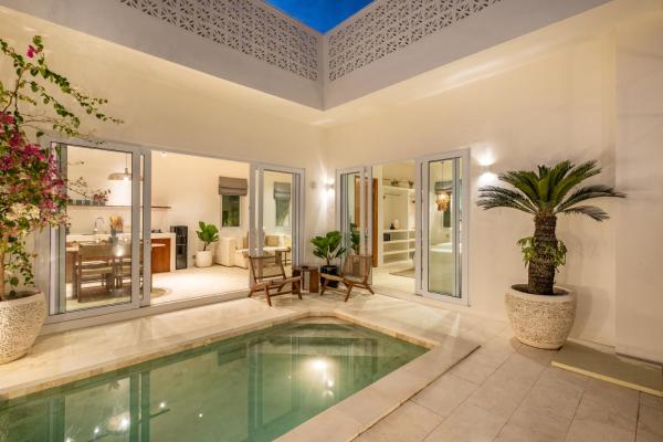 Tropical Berawa 2br Villa /Enclosed Living Room - Canggu