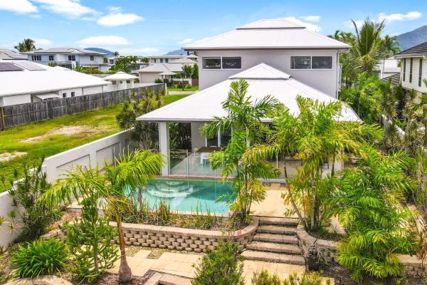 The Anchorage - Ultimate Waterfront Villa - Palm Cove