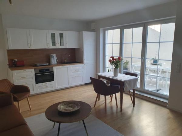 Helle 3 Zimmer Souterrainwohnung In Einem Neubau-villa - Oberhaching