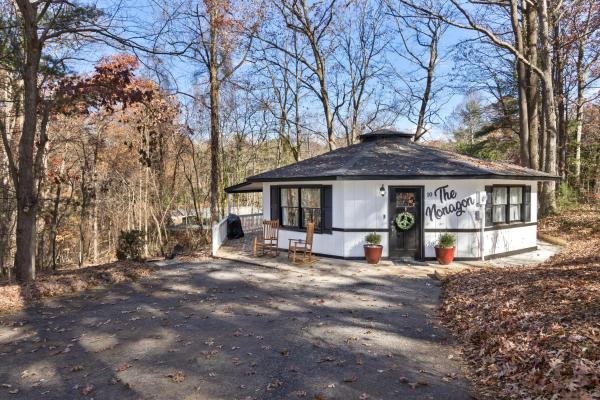 Peaceful, Fun, & Funky Round Home With Pool Table - Sierra Nevada
