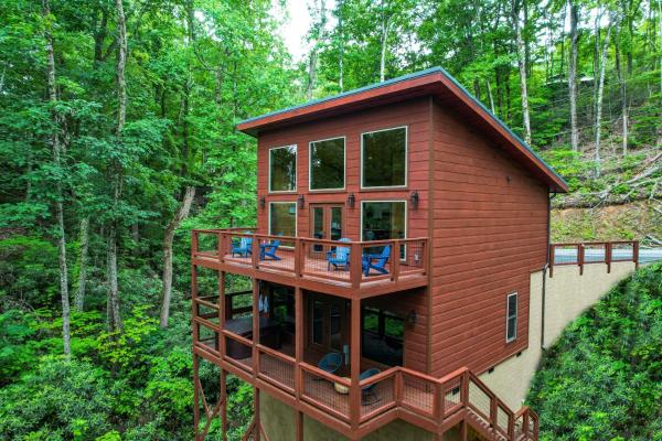 New Cozy Mountain Cabin Hot Tub Near Downtown - Gatlinburg, TN