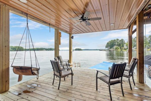 5 Bedroom Waterfront Home On Lkg - Lake House, Gasburg