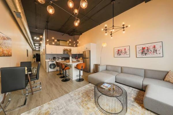 Mccormick 3br/2ba Luxury Suite For Up To 8 Guests With Optional Parking And Gym Access - Chicago, IL