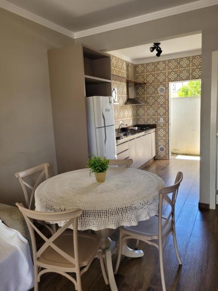 Excelente Sobrado Confortável No Centro De Tijucas Próximo As Praias - Santa Catarina (estado)