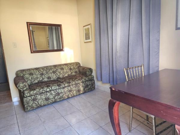 Del Valle Central Casa Near Trendy Calle Loiza- One Bedroom With Queen - San Juan
