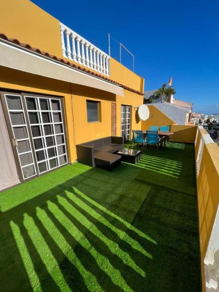 Große Terrasse Mit Esstisch, Markise. Einfach - Los Realejos