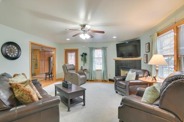 Large Home With Deck And Grill About 9 Mi To Virginia Tech - Blacksburg, VA