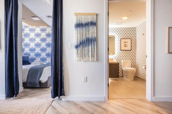 Boutique Condo In Dt Miami Perfect For Couples/fam - Miami, FL
