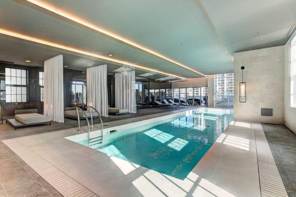 Luxury Downtown Escape Pool & Free Parking - Montreal