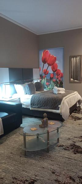 Menlyn Maine Trilogy Apartment 1518 - Pretoria