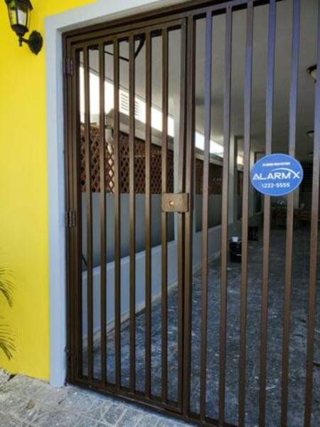 Near Casa Bacardi, 5 Beds, Sleeps 10, Beach Town, Unit 1 - Bayamón