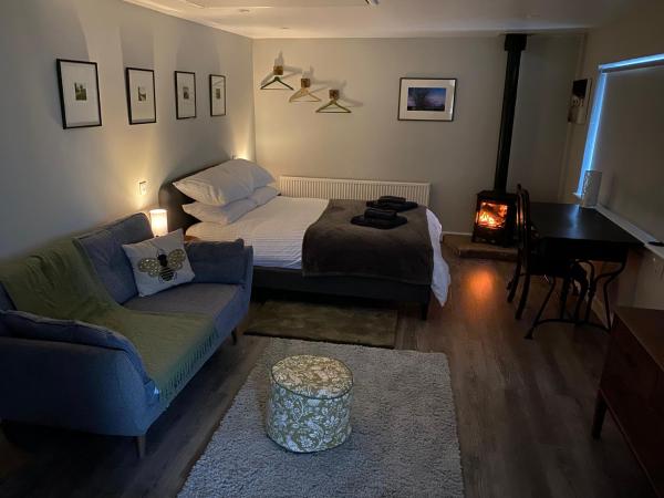Spalding - Self Contained Studio Double - An Extra Single Bed Can Be Provided - Spalding, UK