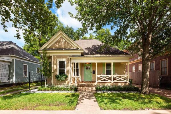 The Lou Lou Retreat - Houston, TX