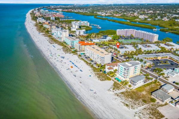 Gulf Coast Gem Private Condo - 2bed, 1bath, Sleeps 6, Across The Street From Beach & Gulf, Game Room, Pool - Indian Shores, FL