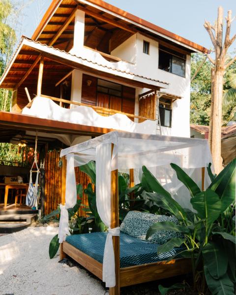 Salty Enthusiasts Share House & Villas - Costa Rica