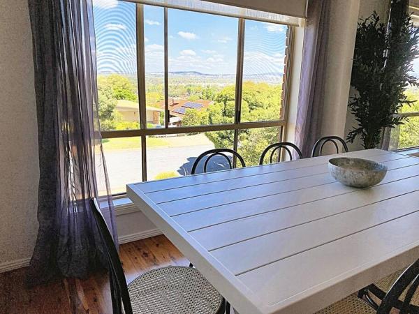 Large 4br Haven With Lake Views - 