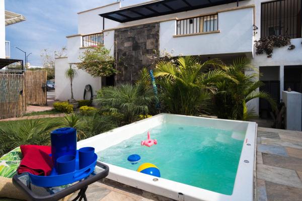 Lujosa Casa: Alberca Terapéutica 3x2m, Chimenea, Cocina Profesional - León, México