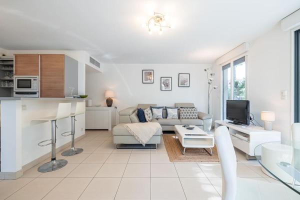 Beautiful And Spacious 2 Bed Apt With Pool - Antibes
