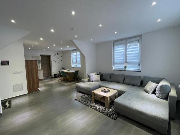 Maria's Ferienwohnung - Modernität Trifft Eleganz - Dettingen an der Erms