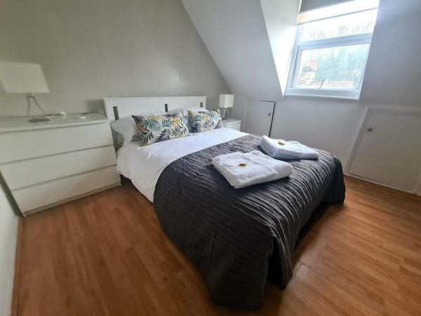 Split Level Luton Town Center Flat - Bedfordshire