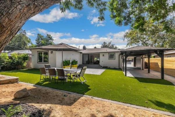 Modern Home Near Colleges - Ontario, CA