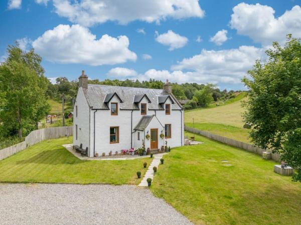 Jacobite Lodge By The House Of Danu - Newtonmore