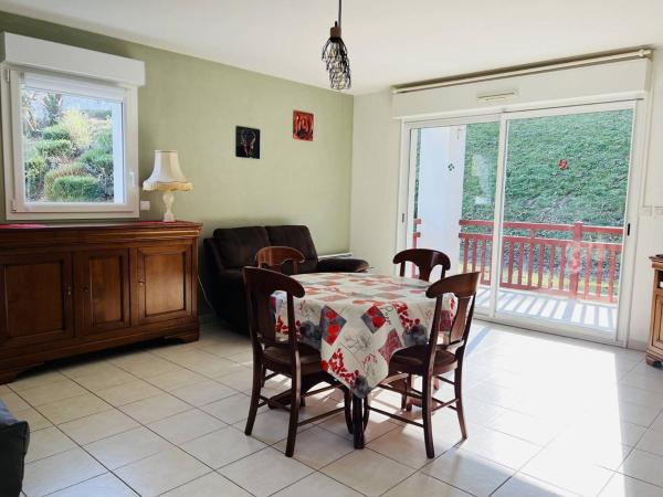Confortable T2 Avec Terrasse, Parking, Et Internet à Cambo-les-bains, Proche Thermes Et Centre - Fr-1-495-95 - Cambo-les-Bains