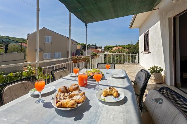 Apartment Zlatko - Rogoznica