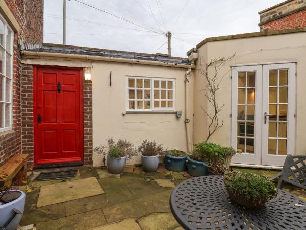 20a St Hilda's - Whitby Beach