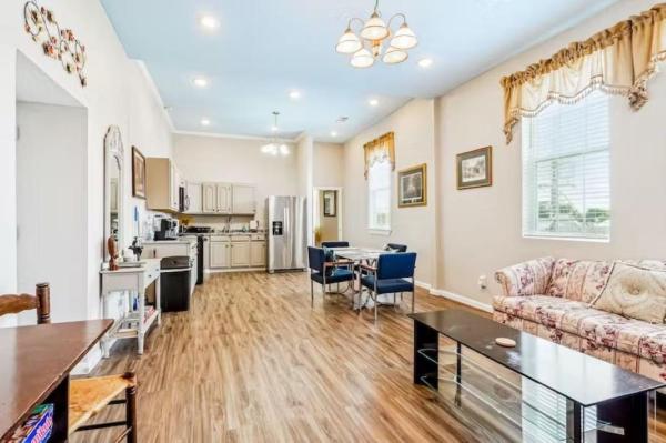 Penthouse On Claiborne - Metairie, LA