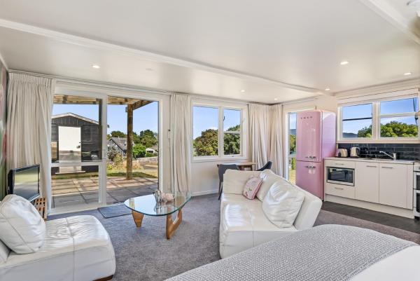 Hicks Haven - Waikanae Beach Holiday Studio - Otaki