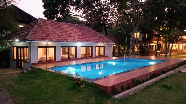 Shantitheeram Ayurveda Lakeside Heritage Resort - Kumarakom