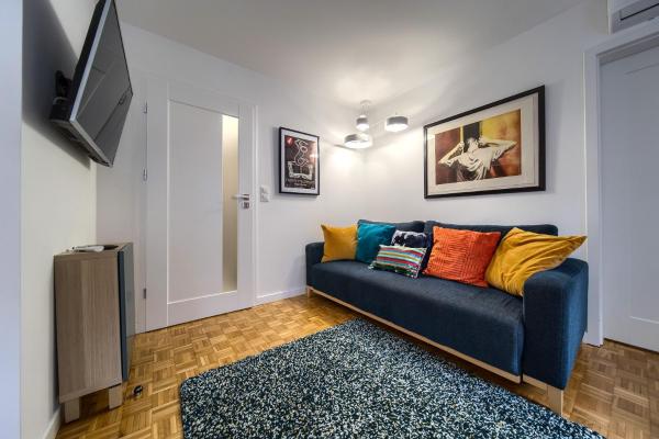 Neon Apartment By Bookinghost - Wrocław