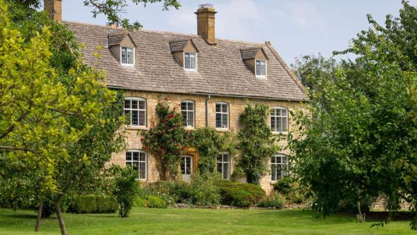 Foxholme Manor - Broadway