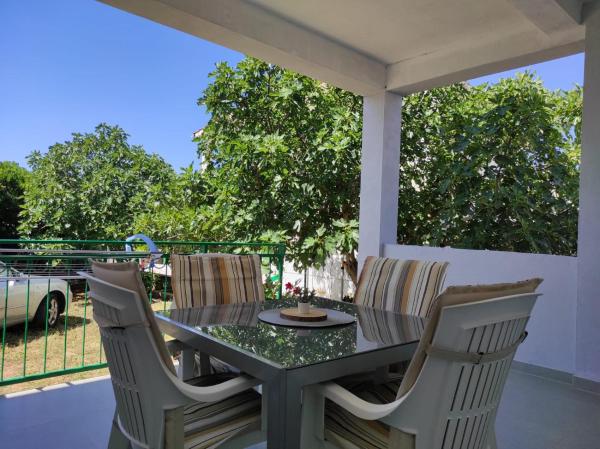 Apartment With Terrace And Garden - Pirovac