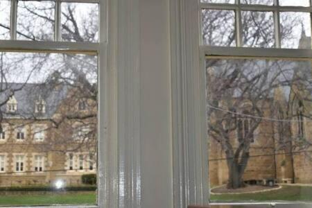 Comfy Apartment With Carpark 2 Minutes To Cbd - Hobart