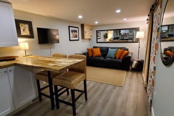 1 Bedroom Basement Apartment With Free Parking - Mississauga