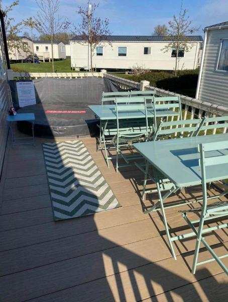 Lottielou’s Hot Tub Breaks At Tattershall Lakes - Woodhall Spa