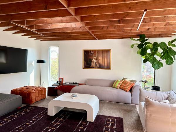 Spacious Resort Getaway @ Echo Park Ranch - Luxury Indoor/ Outdoor Home Steps From Sunset Blvd, Echo Park Lake, Dodgers Stadium - Los Angeles, CA