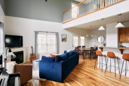 Modern Home Next To Vanderbilt Campus With Parking, Screened Porch & Workspace, Walk To Hillsboro Village, Fido & Pancake Pantry, Minutes To Music Row, 12 South & Broadway, Perfect For Families, Friends & University Visits - Nashville, TN