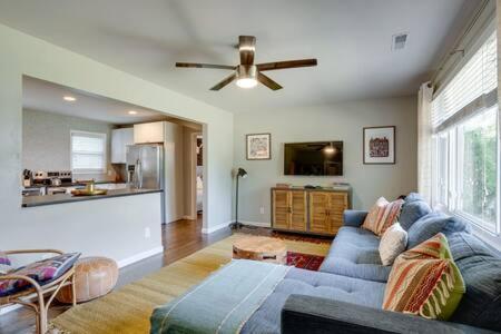 1-story Home, Fenced Yard, Grill, Firepit, Parking, Sleeps 10, Pet-friendly, Smart Tvs, 10 Mins To Nissan Stadium & Five Points, Cozy Bedrooms, Outdoor Fun, Perfect For Families & Groups - Tennessee