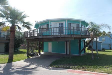 Beach Shak (Sunday Villas #15) - Port Aransas, TX